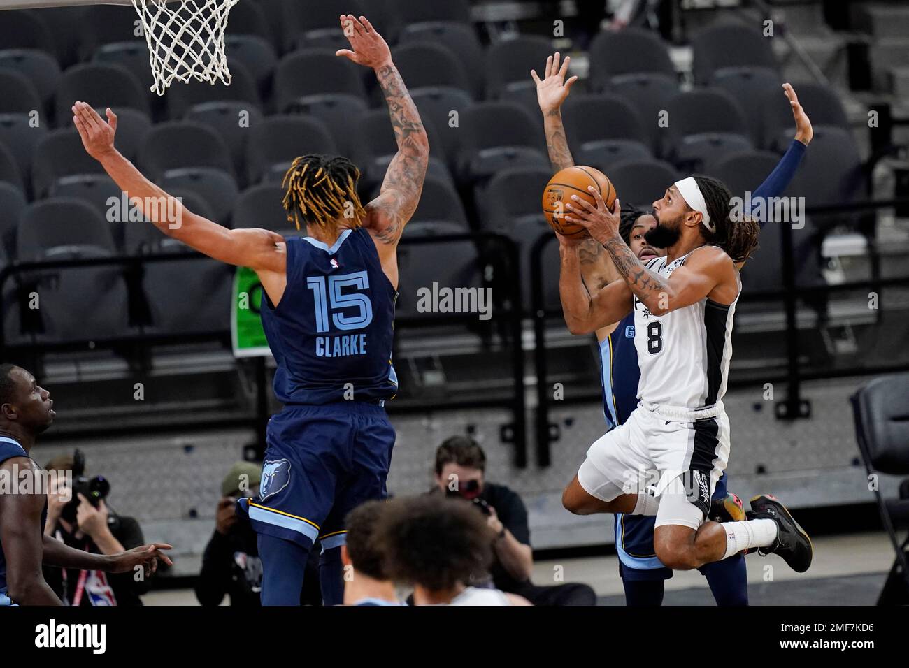 San Antonio Spurs guard Patty Mills (8) shoots against Memphis ...