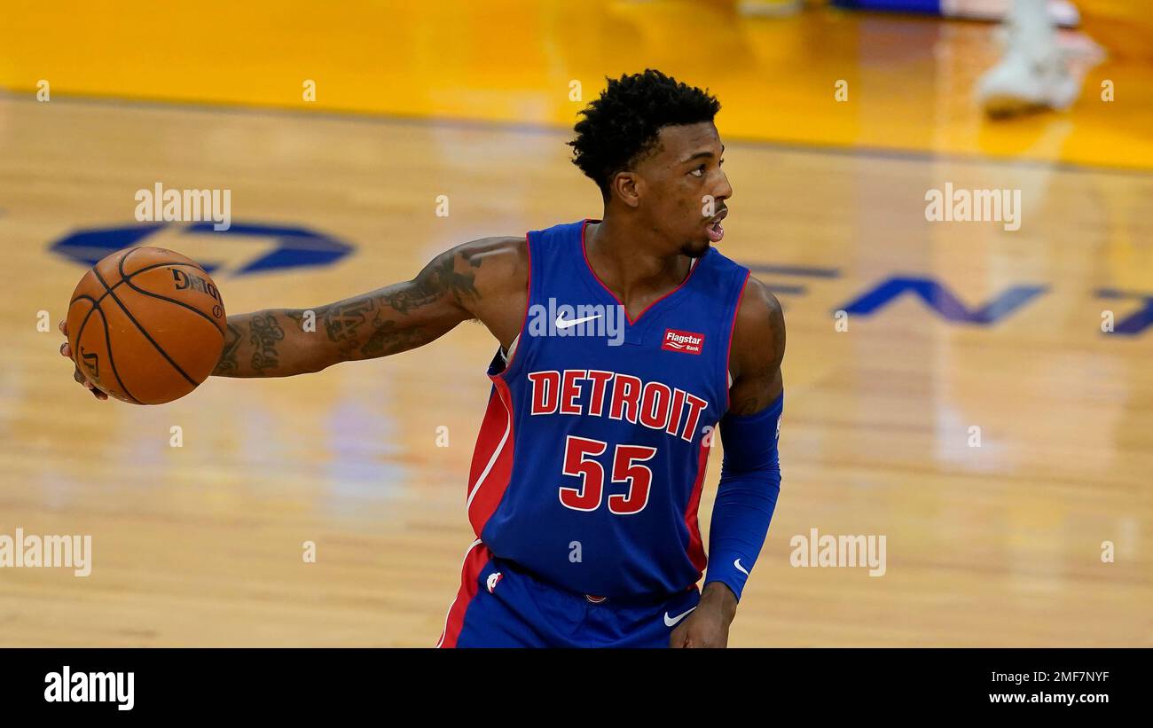 Detroit Pistons guard Delon Wright (55) against the Golden State ...