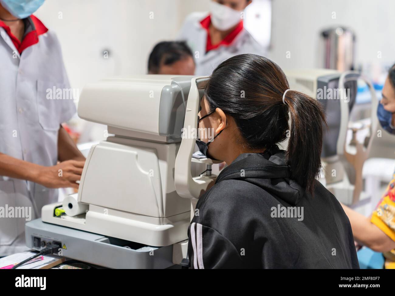 Retinal scanner eye doctor hi-res stock photography and images - Alamy