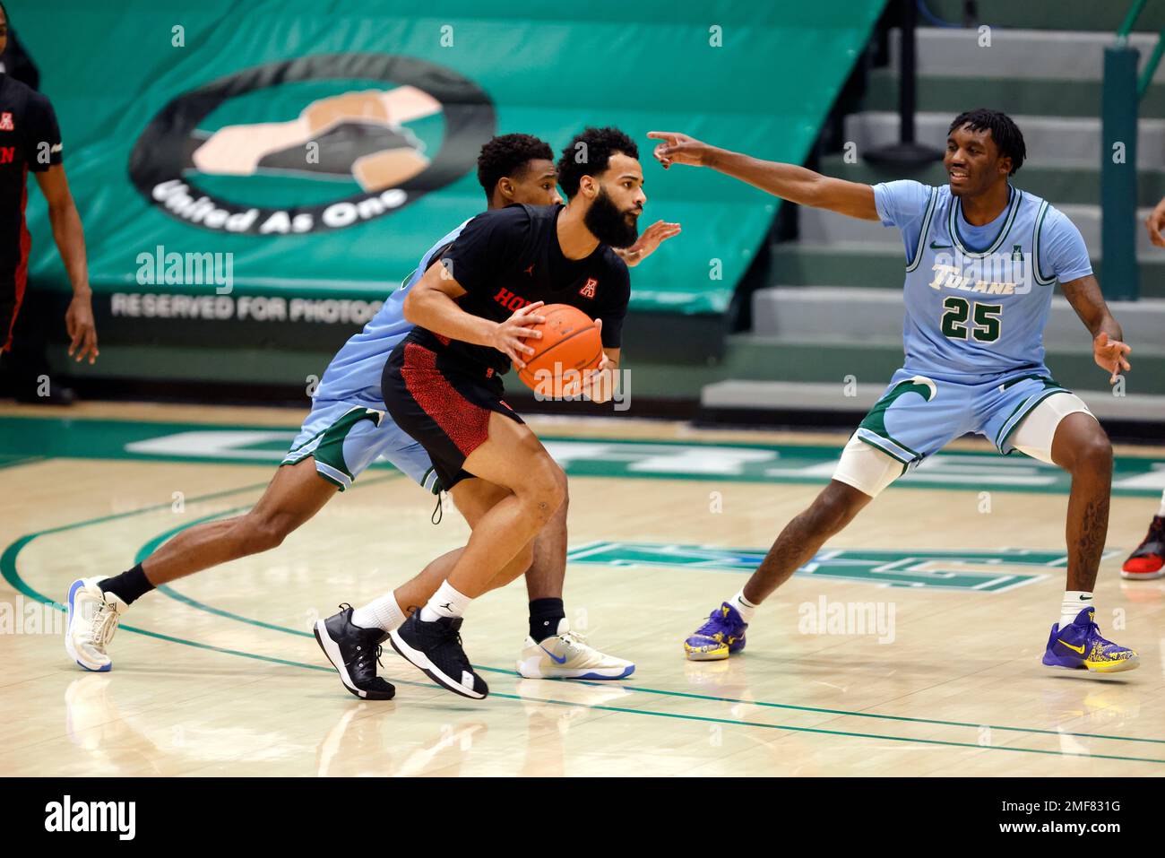 Houston guard Cameron Tyson (5) and Tulane guard Jaylen Forbes (25) in ...
