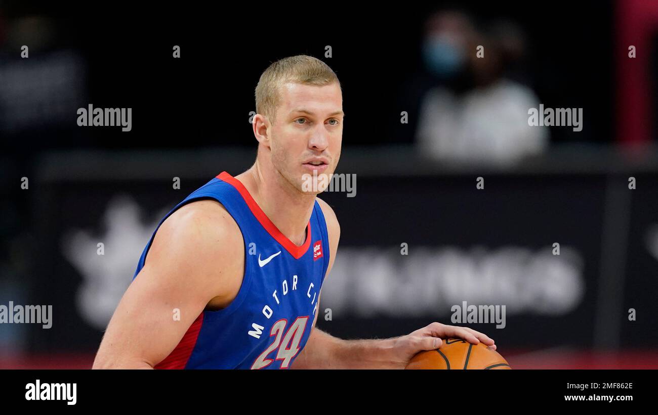 Detroit Pistons center Mason Plumlee plays during the second half of an ...