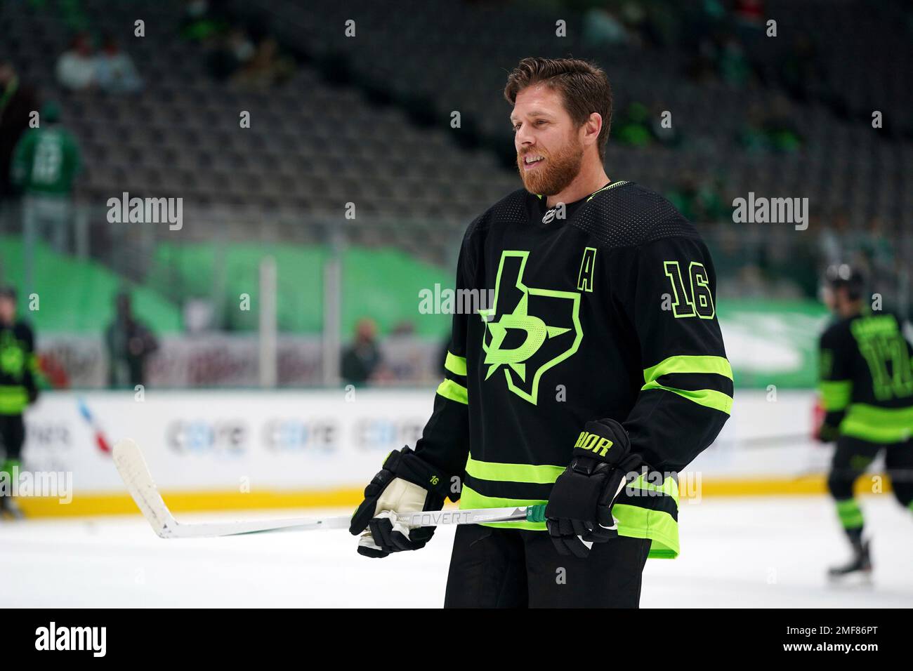 Dallas Stars center Joe Pavelski (16) warms up before an NHL hockey ...