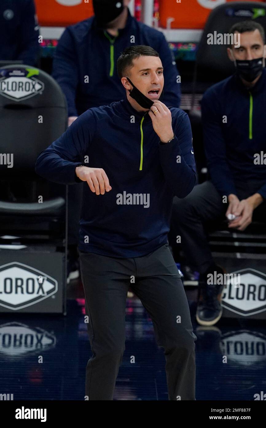 Minnesota Timberwolves head coach Ryan Saunders against the Golden ...