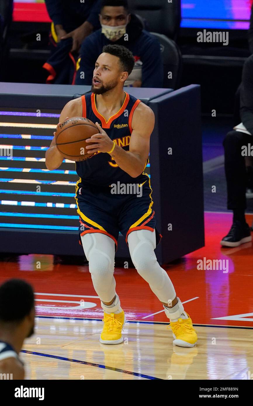 Golden State Warriors guard Stephen Curry against the Minnesota ...