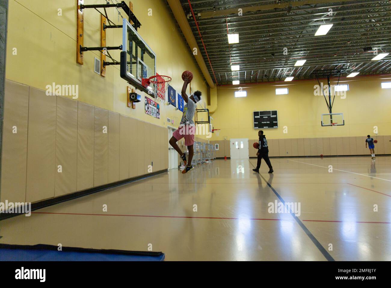 A Fort Sill youth dunks inside the gymnasium after school Stock Photo ...