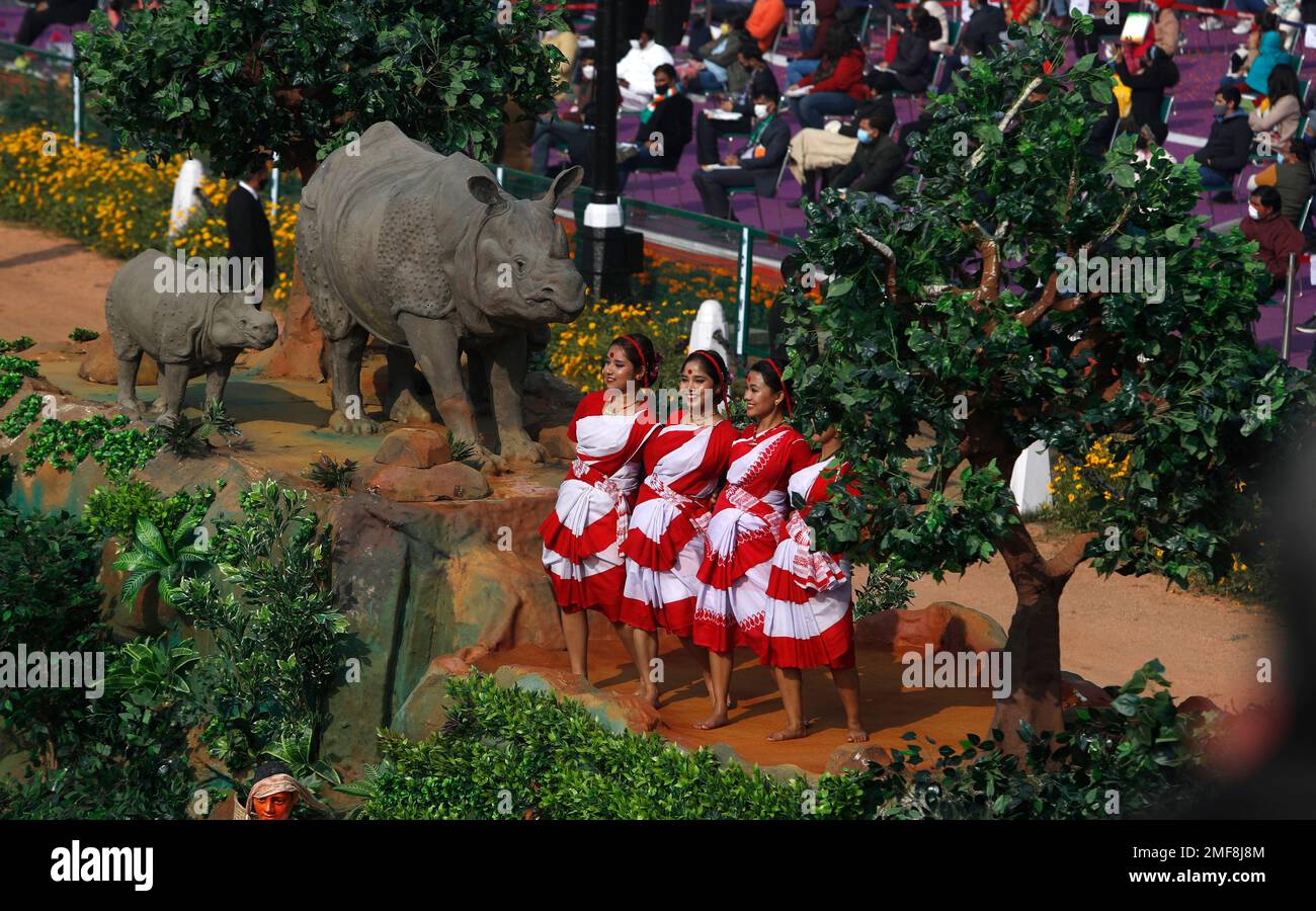 Tableaux of Assam state moves through the ceremonial Rajpath boulevard ...