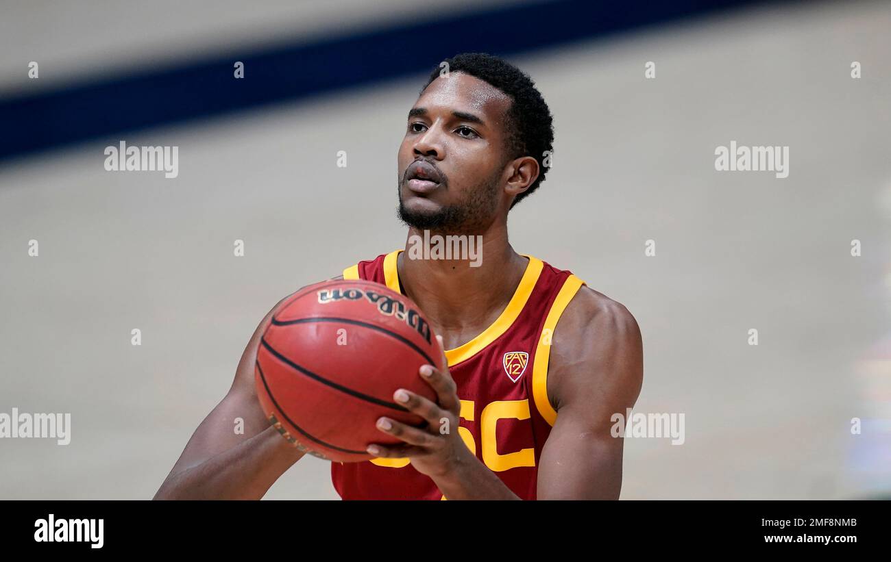 Southern California forward Evan Mobley against California during an ...