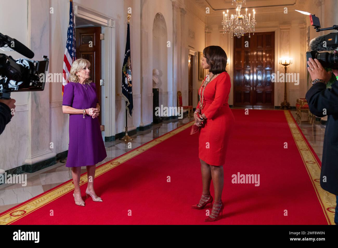 Reportage: First Lady Jill Biden participates in an interview with ...