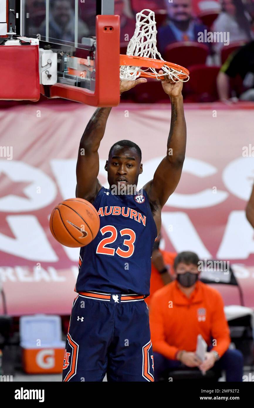Auburn forward Jaylin Williams dunks the ball against Arkansas during the second half of an NCAA ...