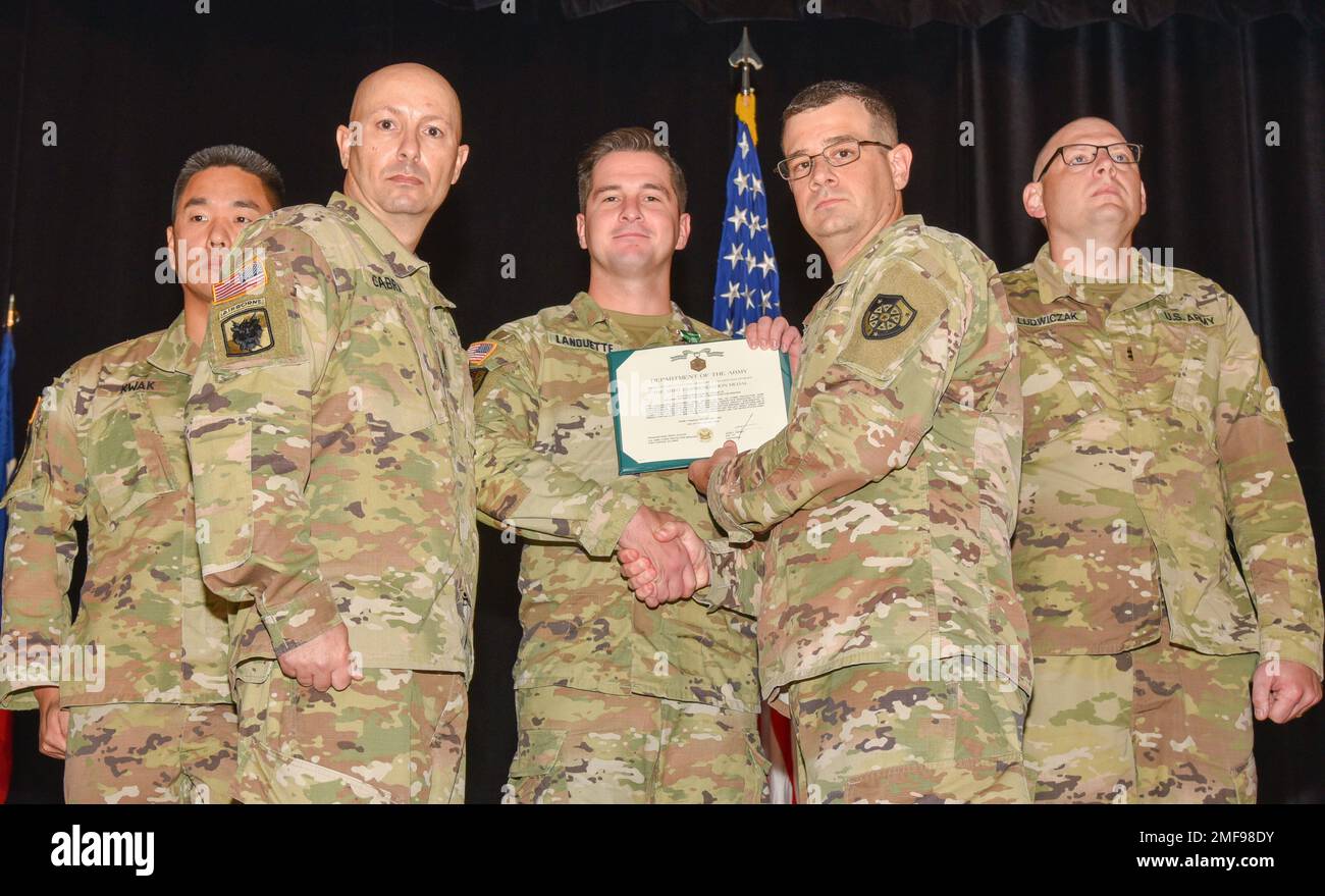 1st Cyber Battalion bid farewell to and presented awards to Reserve ...