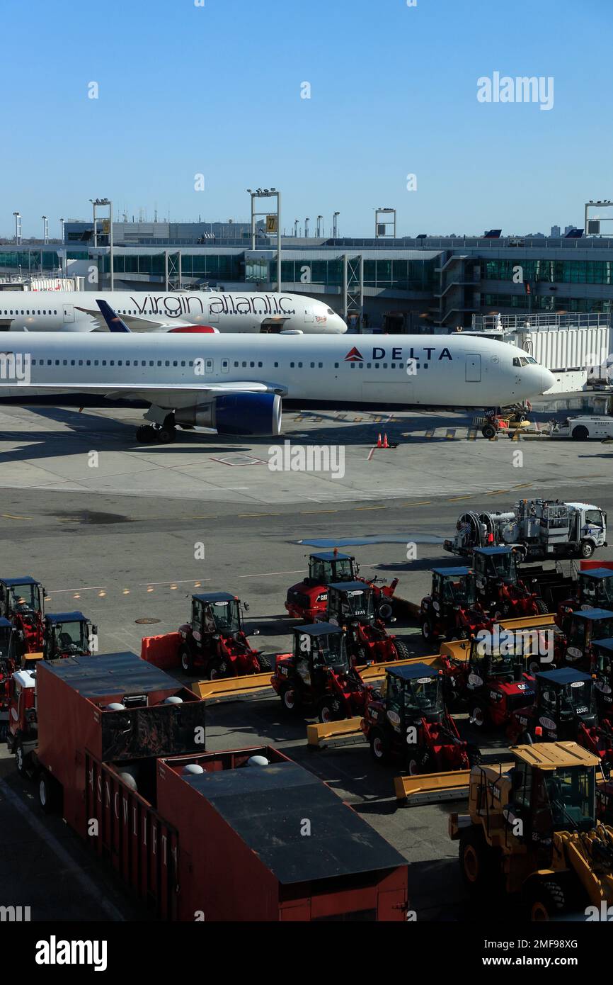 Delta terminal hi-res stock photography and images - Alamy