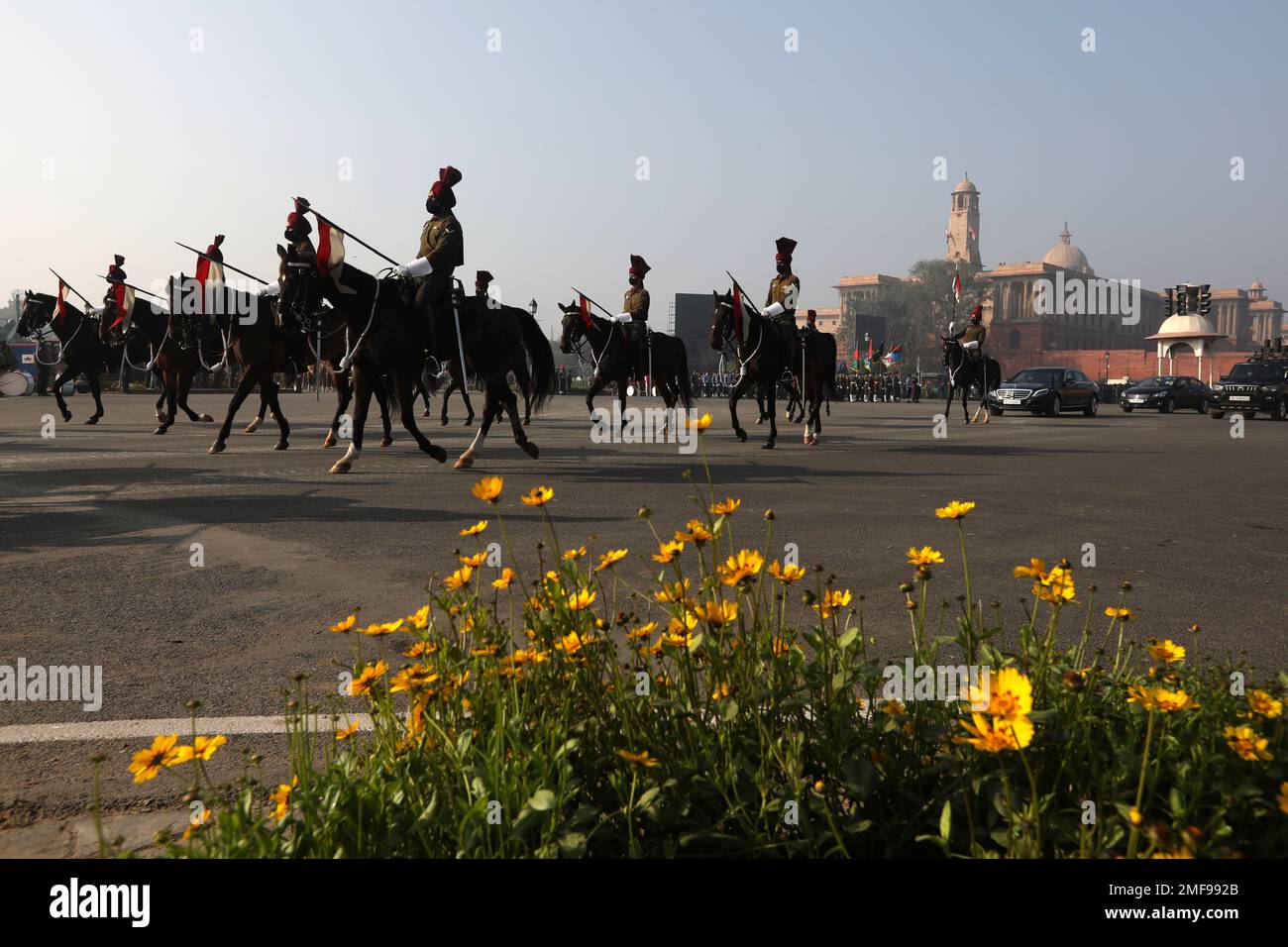 Horse-mounted Indian presidential body guards march during the ...