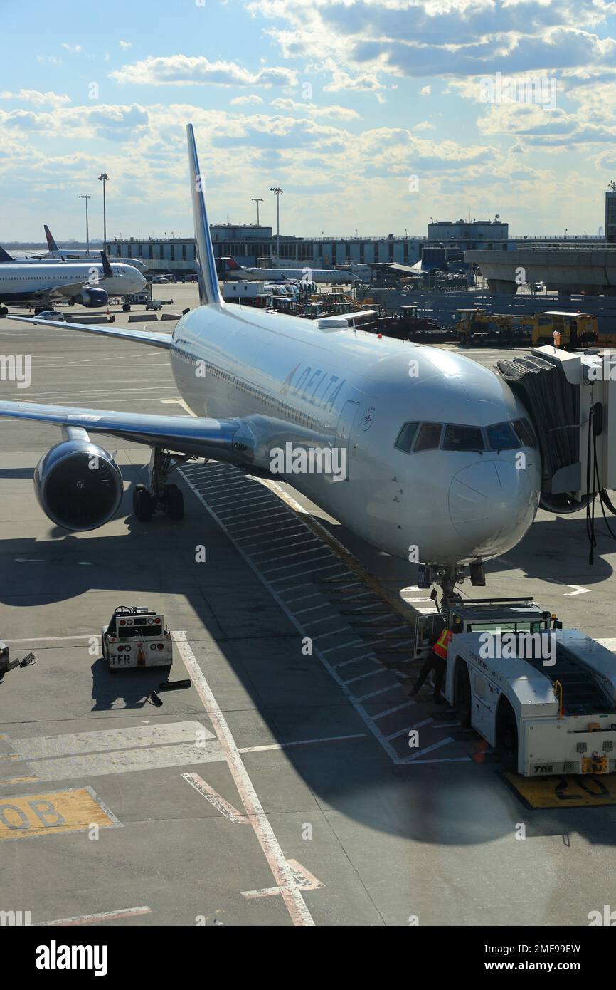 A Delta Air Lines passenger airplane connected with a jet bridge in ...