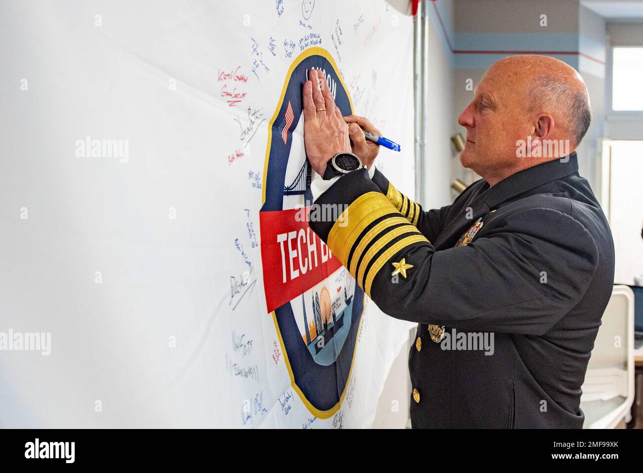 LONDON (Aug. 18, 2022) - Chief of Naval Operations Adm. Mike Gilday ...