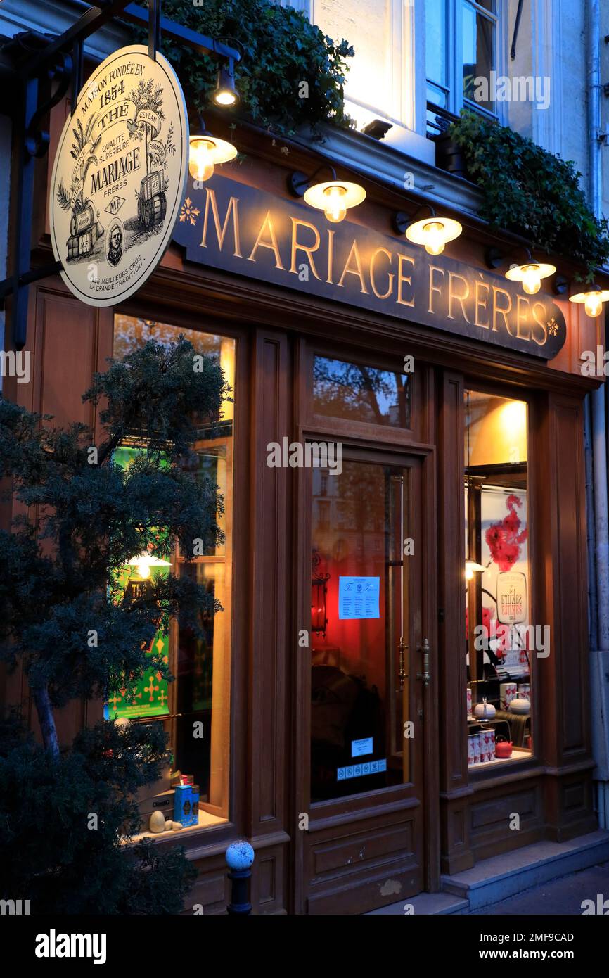 The night view of Mariage Frères tea shop.Paris.France Stock Photo - Alamy