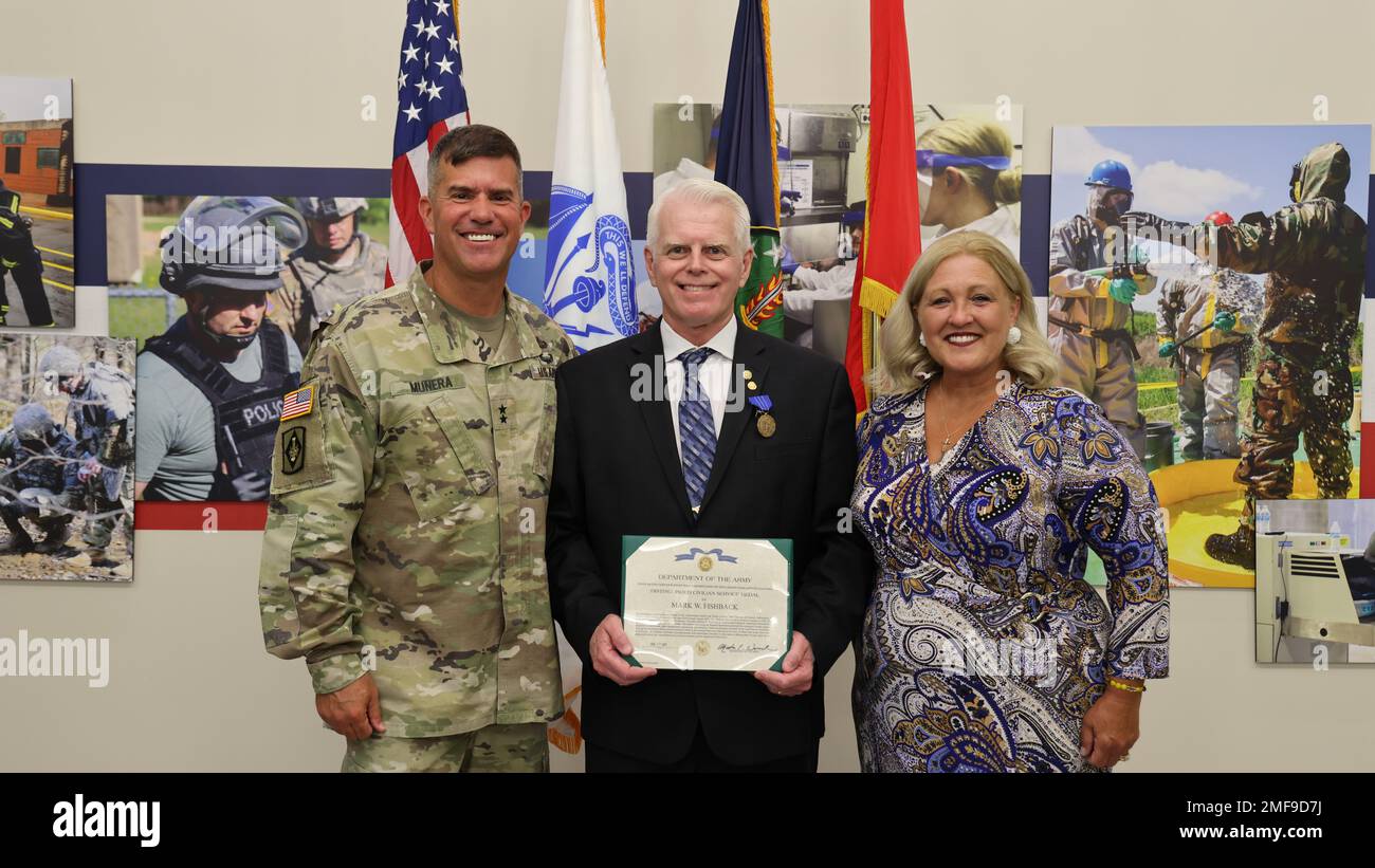 Cheryl L. Fishback (right), Dr. Mark Fishback (center) and Maj. Gen ...