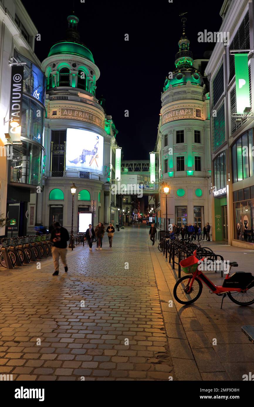 The night view of Au Printemps department store in Paris.France Stock ...