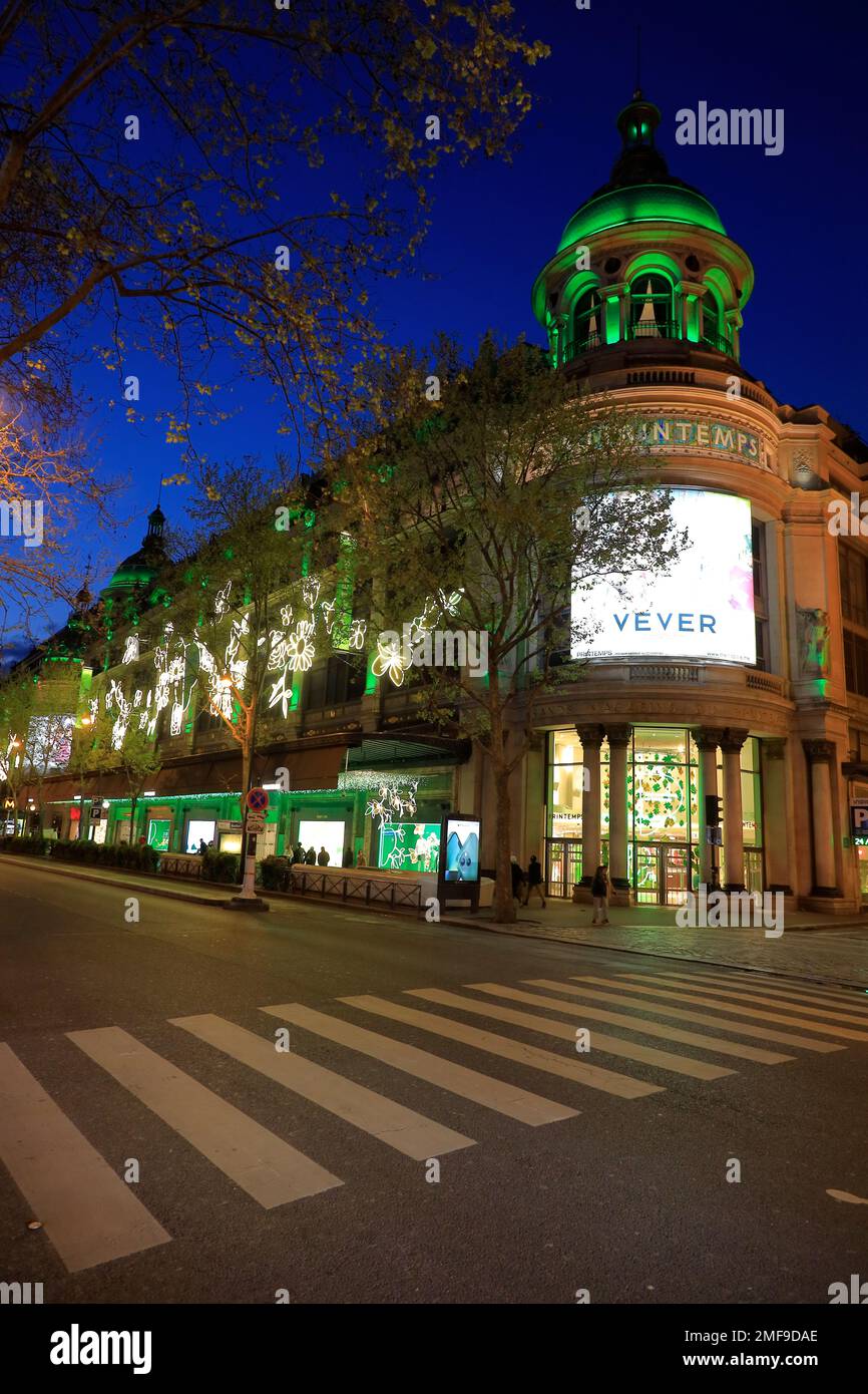 The night view of Au Printemps department store Printemps Haussmann in ...