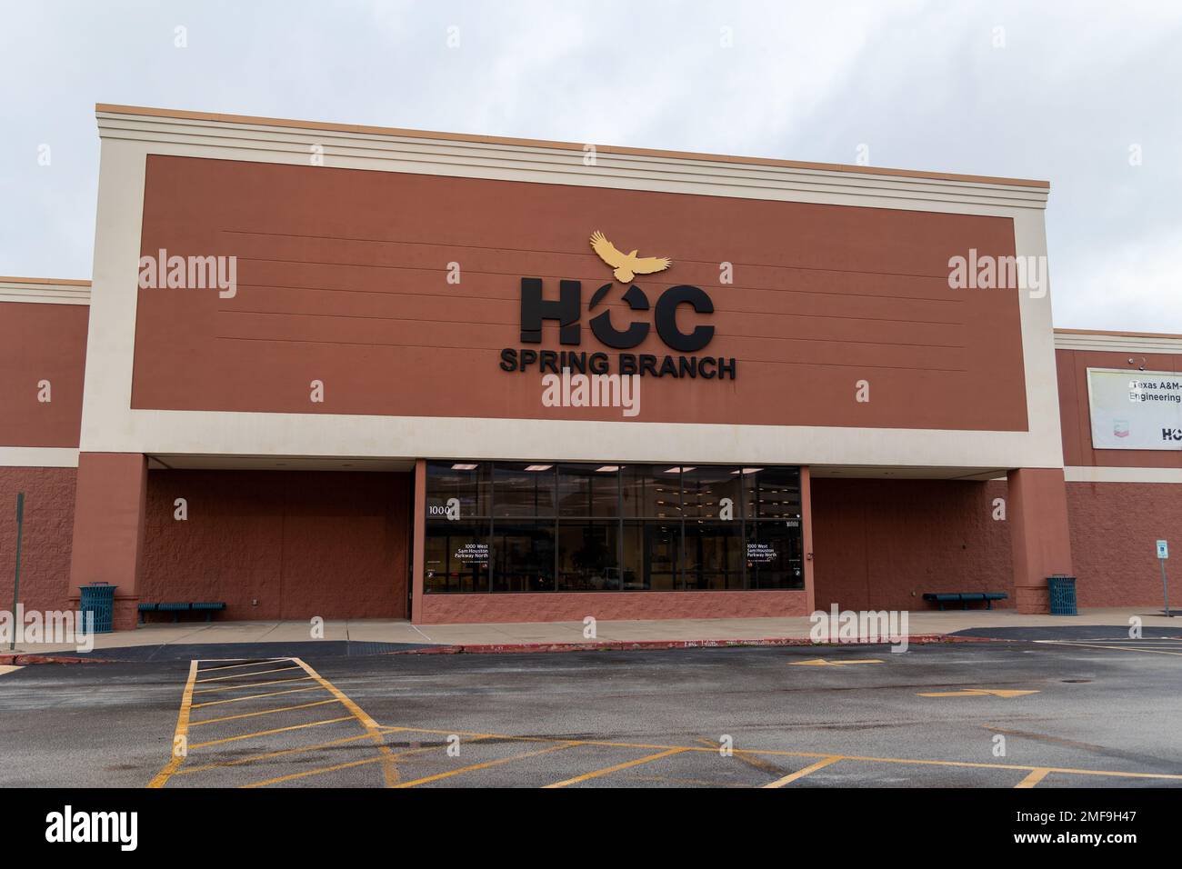 Entrance front campus university college hi-res stock photography and ...