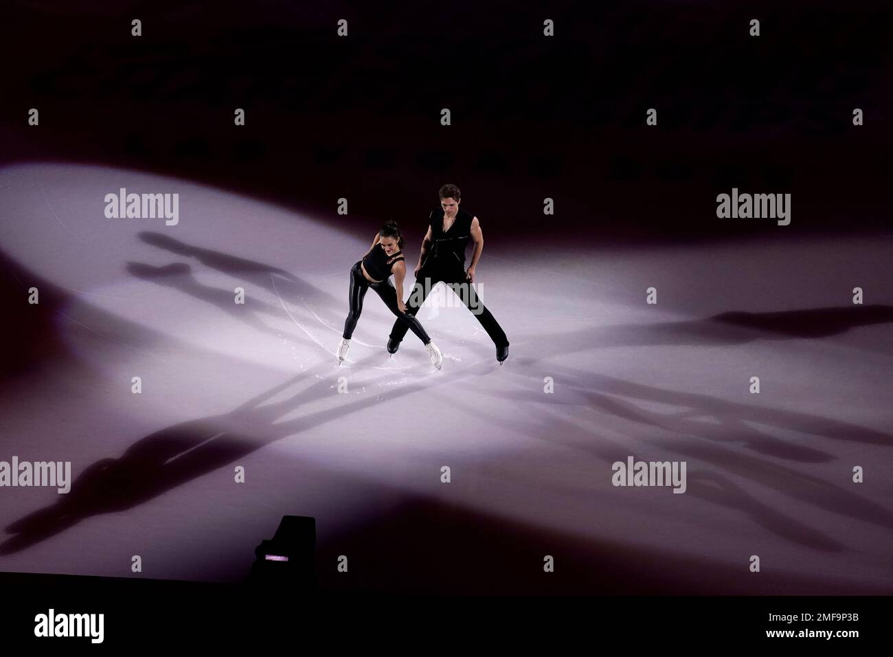 Caroline Green and Michael Parsons perform during the skating ...