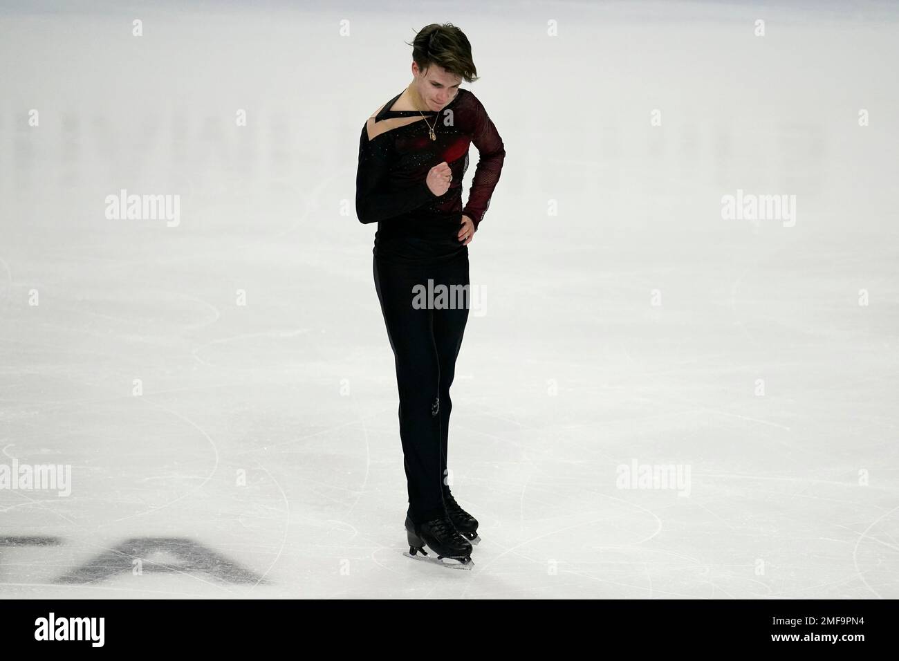 Maxim Naumov celebrates after performing during the men's free skate at ...