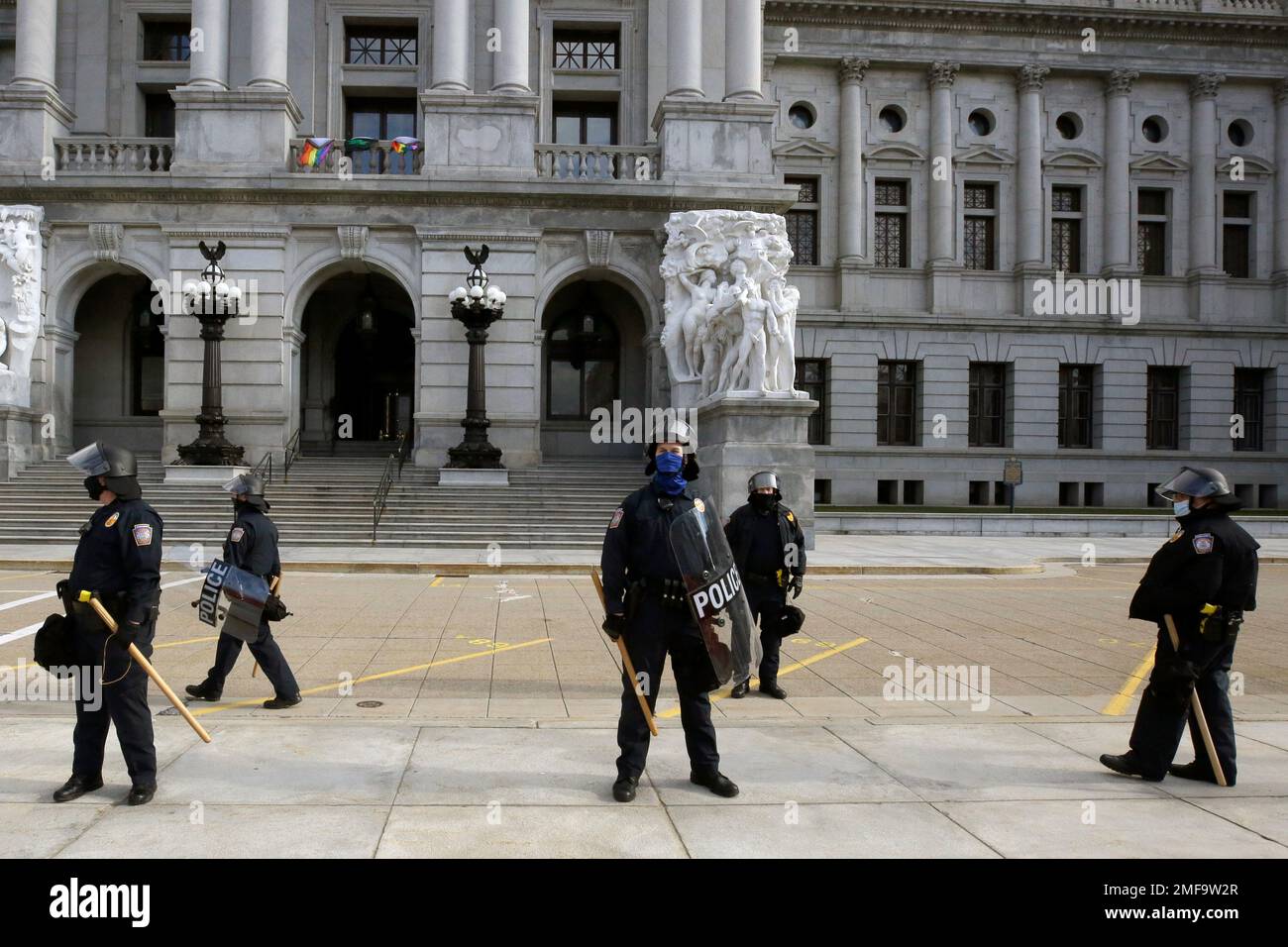 Capitol Police officers guard the main entrance to the Pennsylvania ...