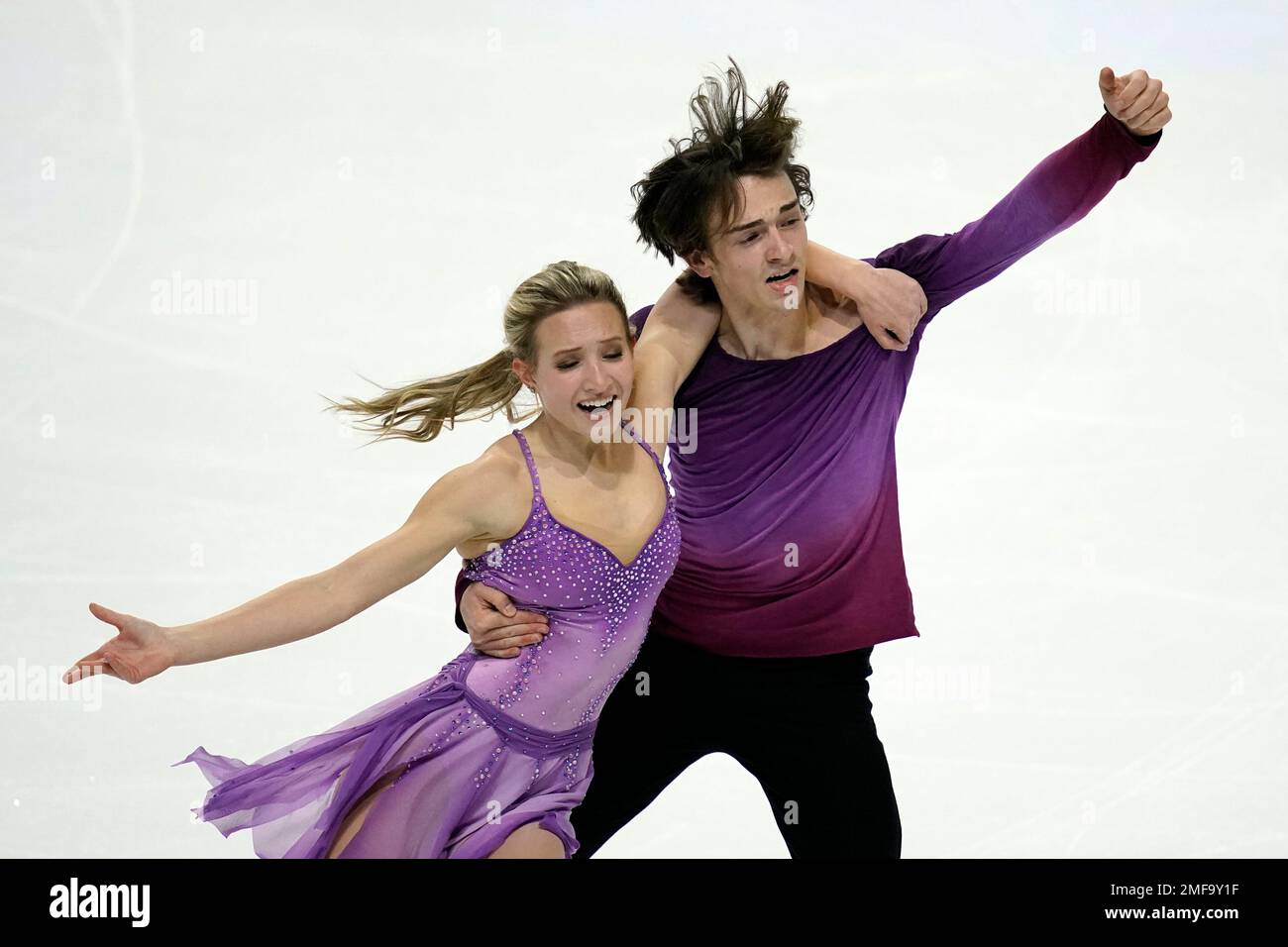 Eva Pate and Logan Bye perform during the free dance at the U.S. Figure ...