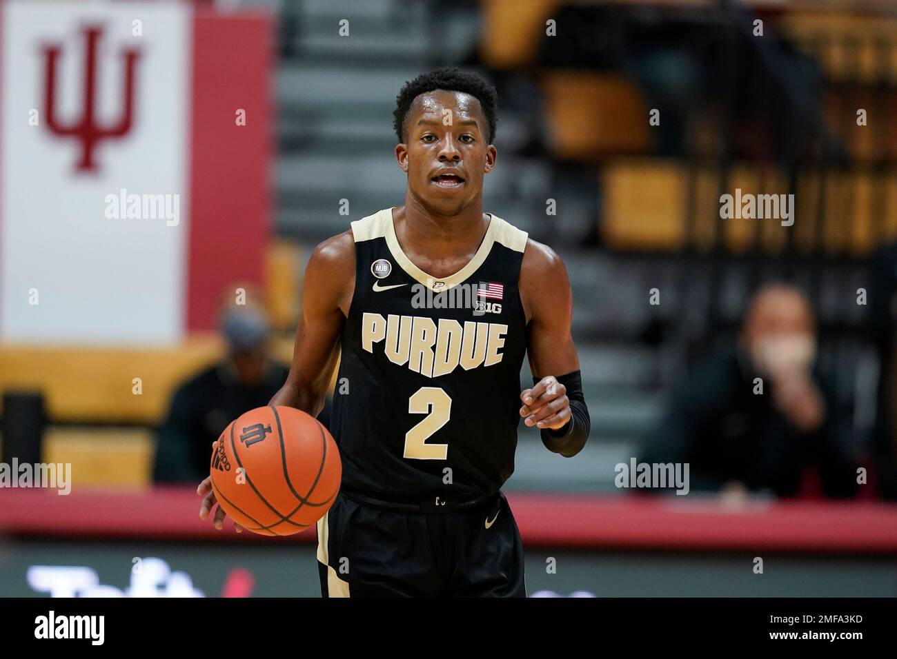 Purdue's Eric Hunter Jr. (2) dribbles during the first half of an NCAA ...