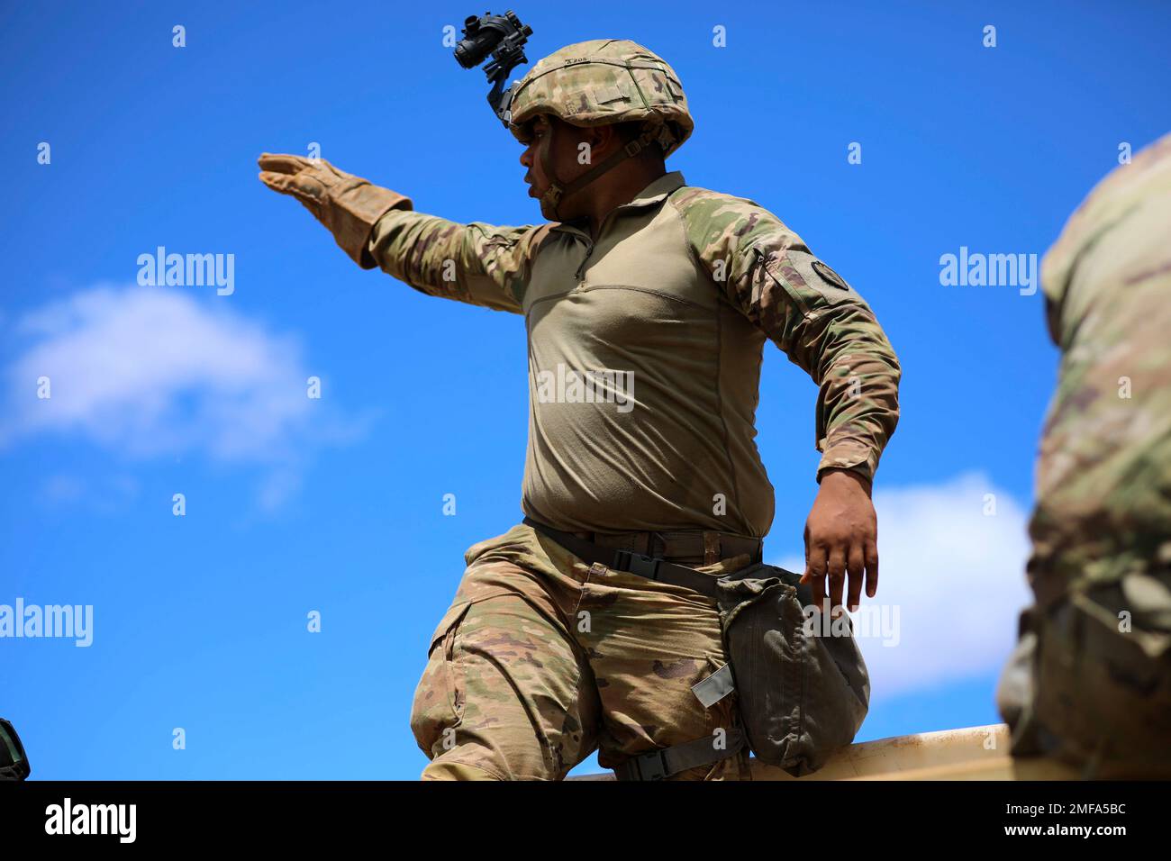 Soldiers in 524th Division Sustainment Support Battalion, 25th DSB are ...