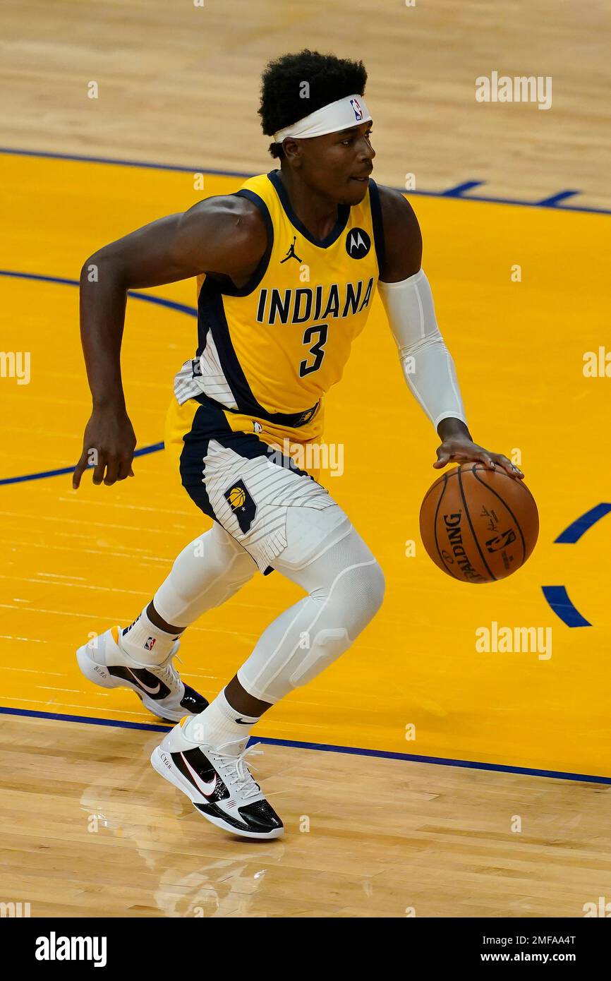 Indiana Pacers guard Aaron Holiday (3) against the Golden State ...