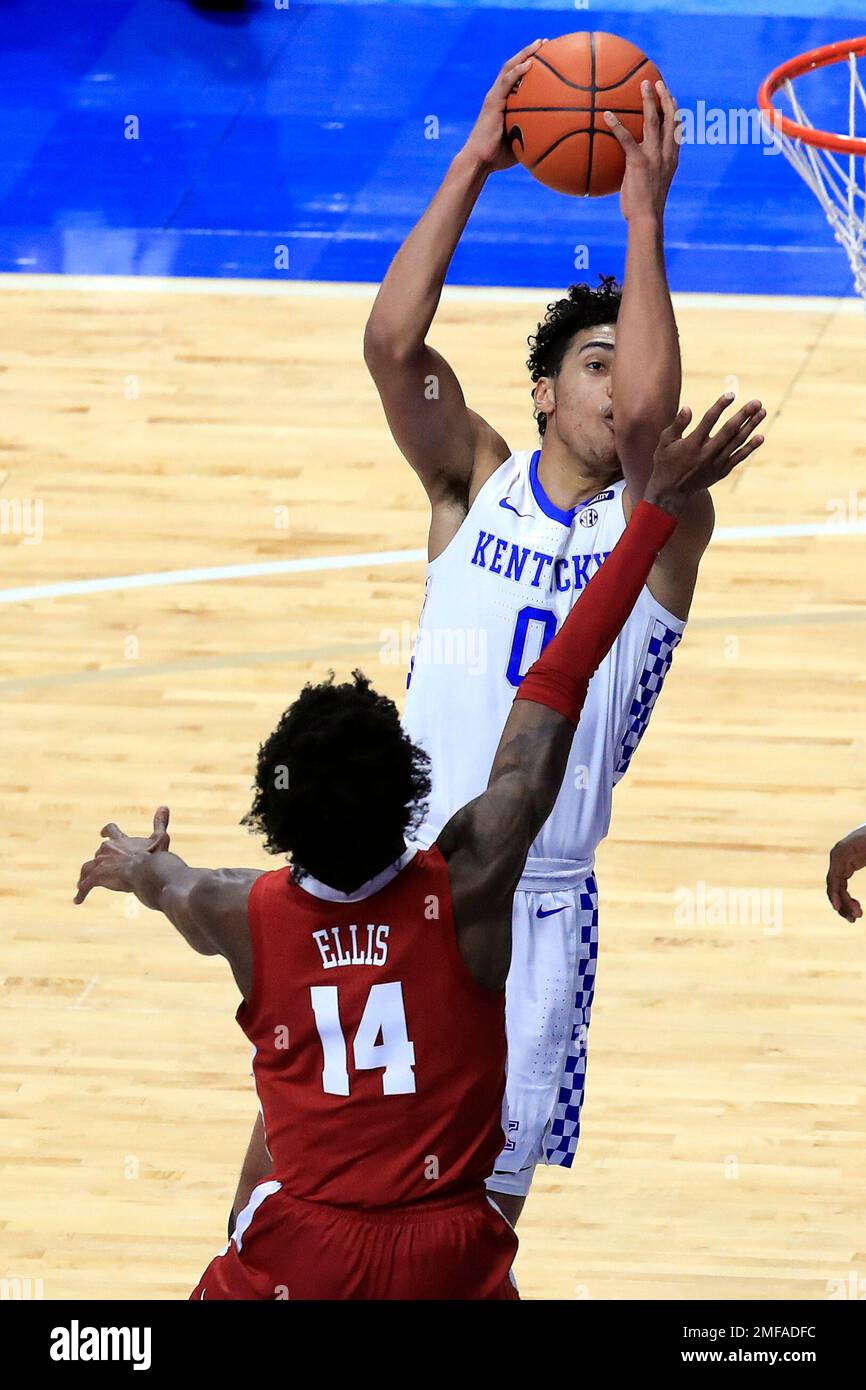Kentucky's Jacob Toppin shoots as Alabama's Keon Ellis (14) defends ...