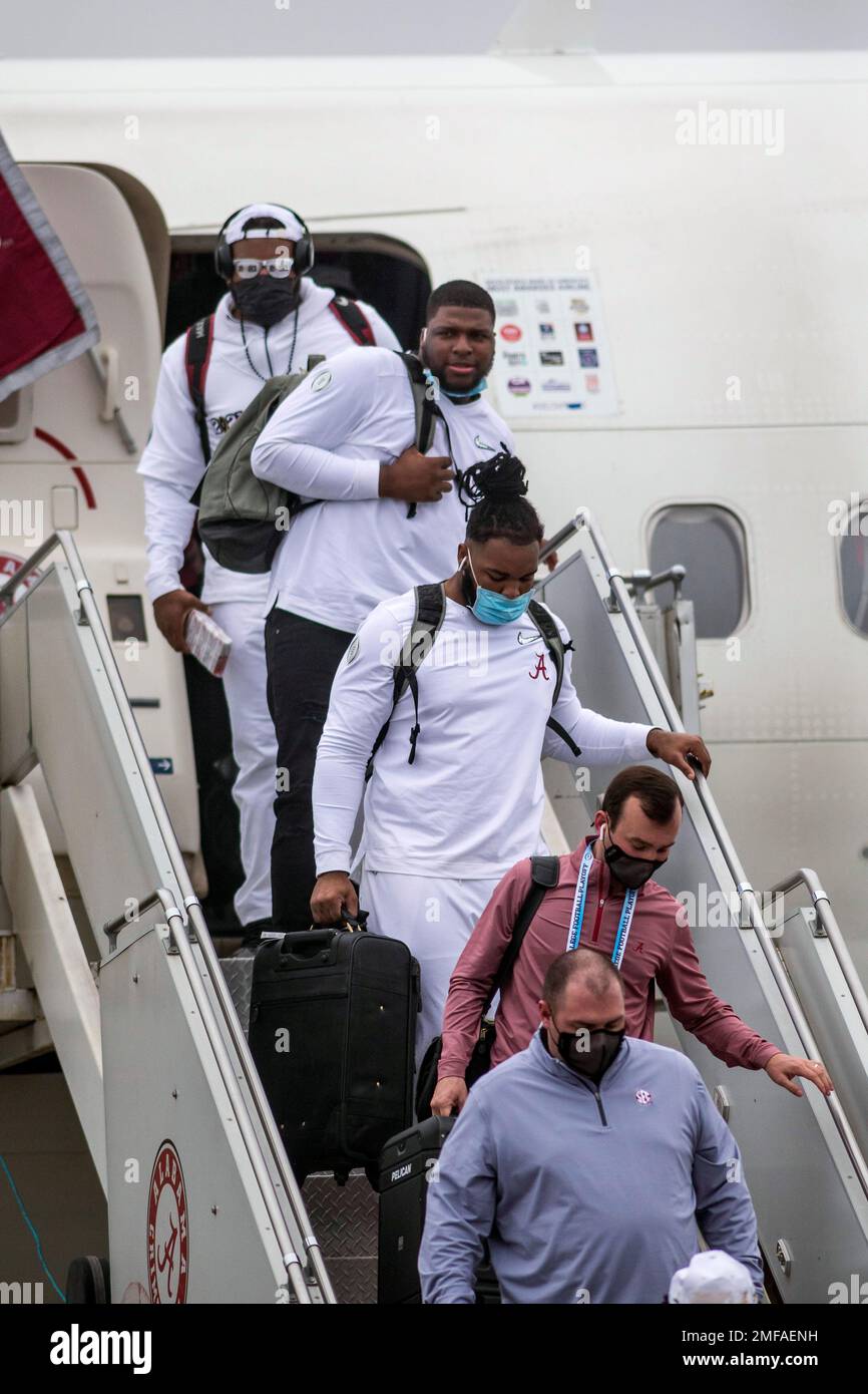 The University of Alabama NCAA college football team deplanes as they ...