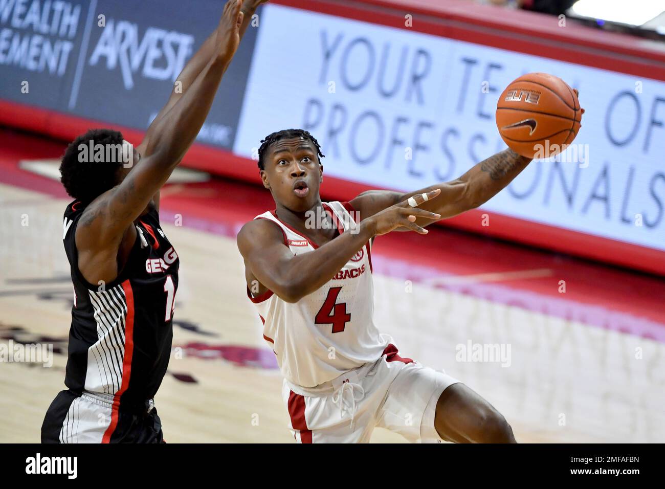 Arkansas guard Davonte Davis (4) drives to the hoop against Georgia ...