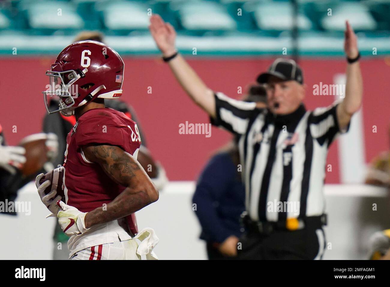 Alabama wide receiver DeVonta Smith scores a touchdown against Ohio ...