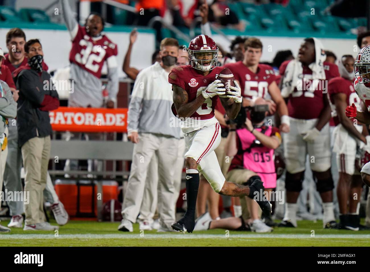 Alabama wide receiver DeVonta Smith catches a touchdown pass against ...