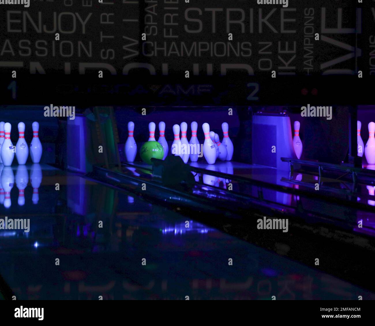 Marine corps bowling team hi-res stock photography and images - Alamy