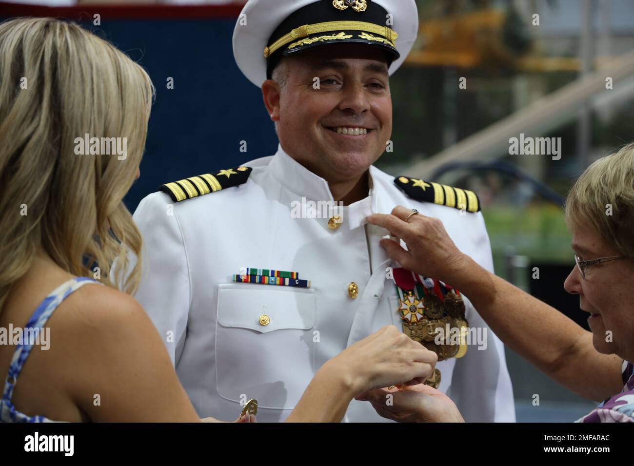 PENSACOLA, Fla. (Aug. 18, 2022) Family members of Capt. Daniel “Jinx ...
