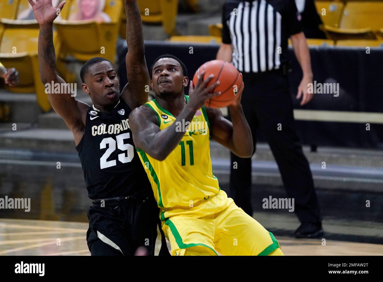 Oregon guard Amauri Hardy (11) drives past Colorado guard McKinley ...