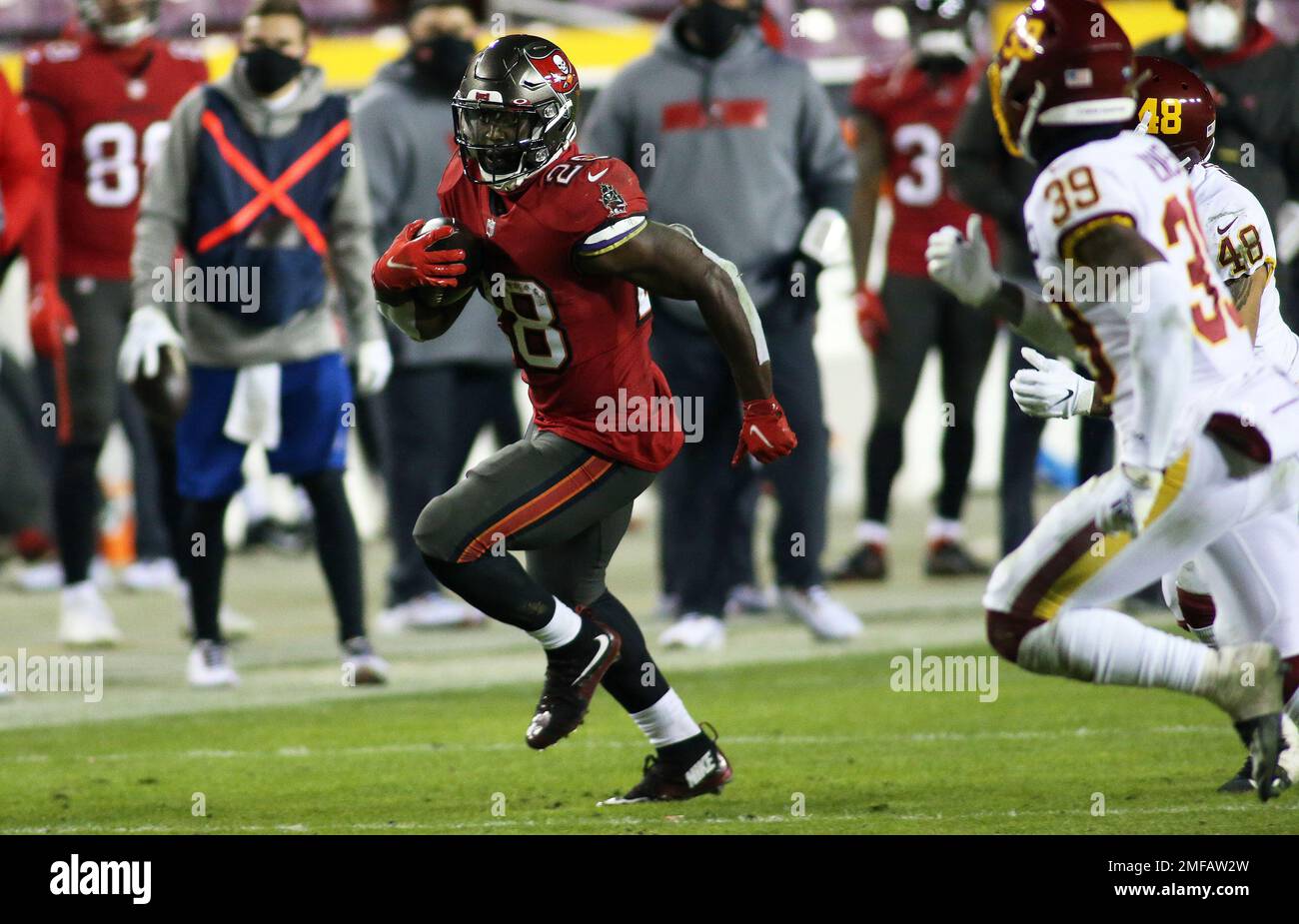 Tampa Bay Buccaneers running back Leonard Fournette (28) in action ...