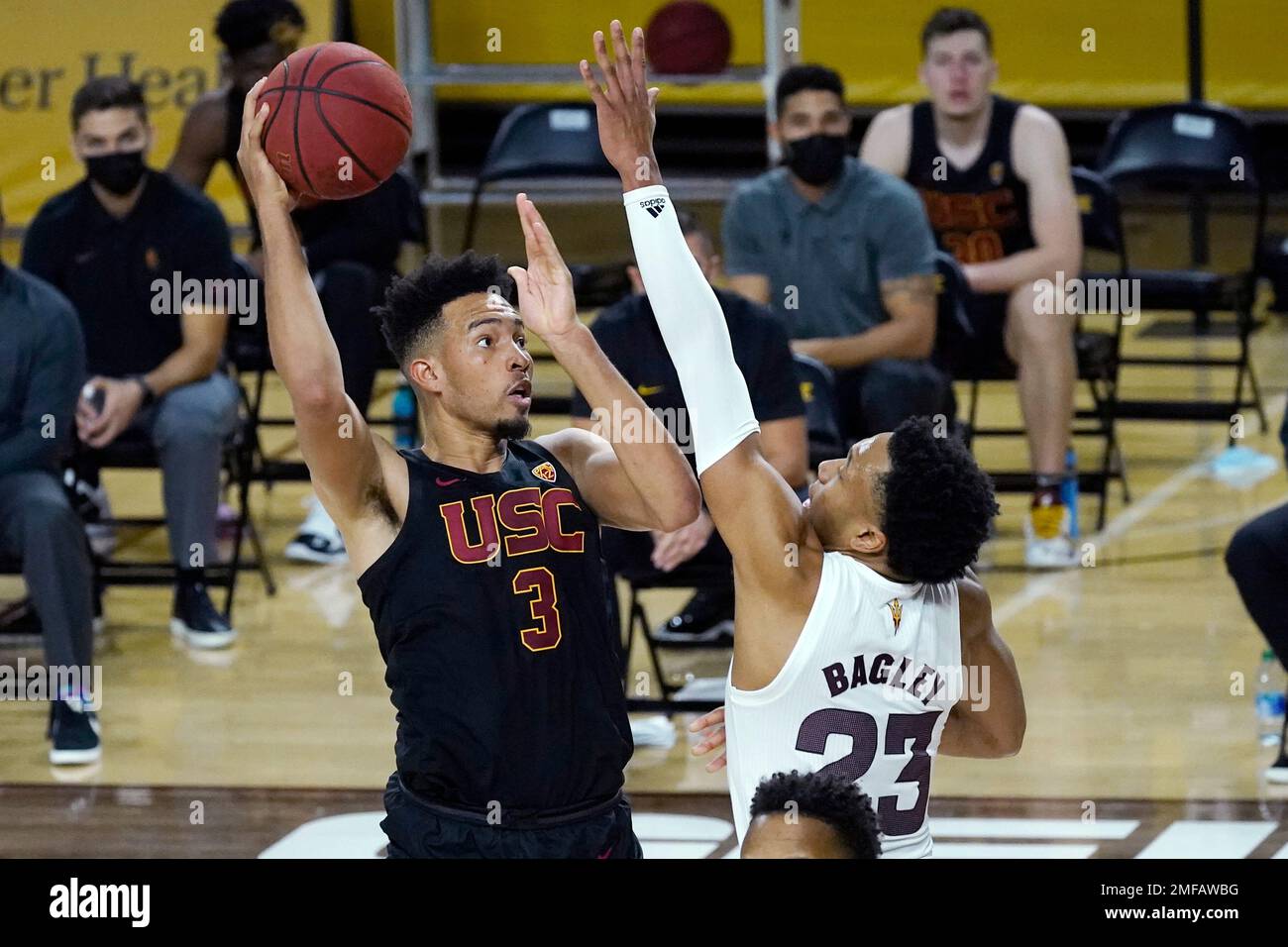 Southern California forward Isaiah Mobley (3) shoots over Arizona State ...