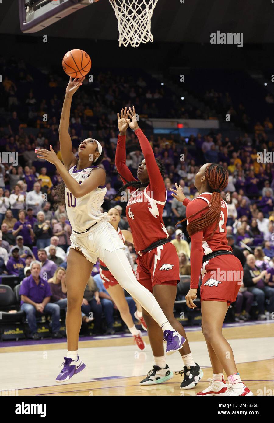 LSU Lady Tigers forward Angel Reese (10) shoots a layup against ...