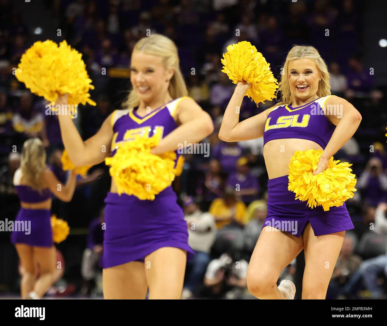 College cheerleaders 2022 hi-res stock photography and images - Alamy