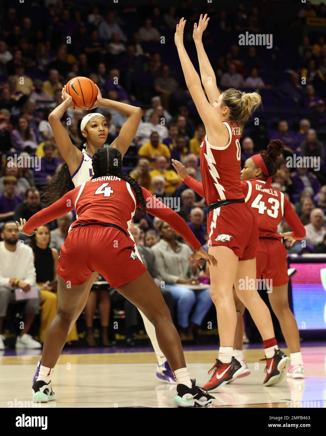 LSU Lady Tigers forward Angel Reese (10) looks for an open teammate ...