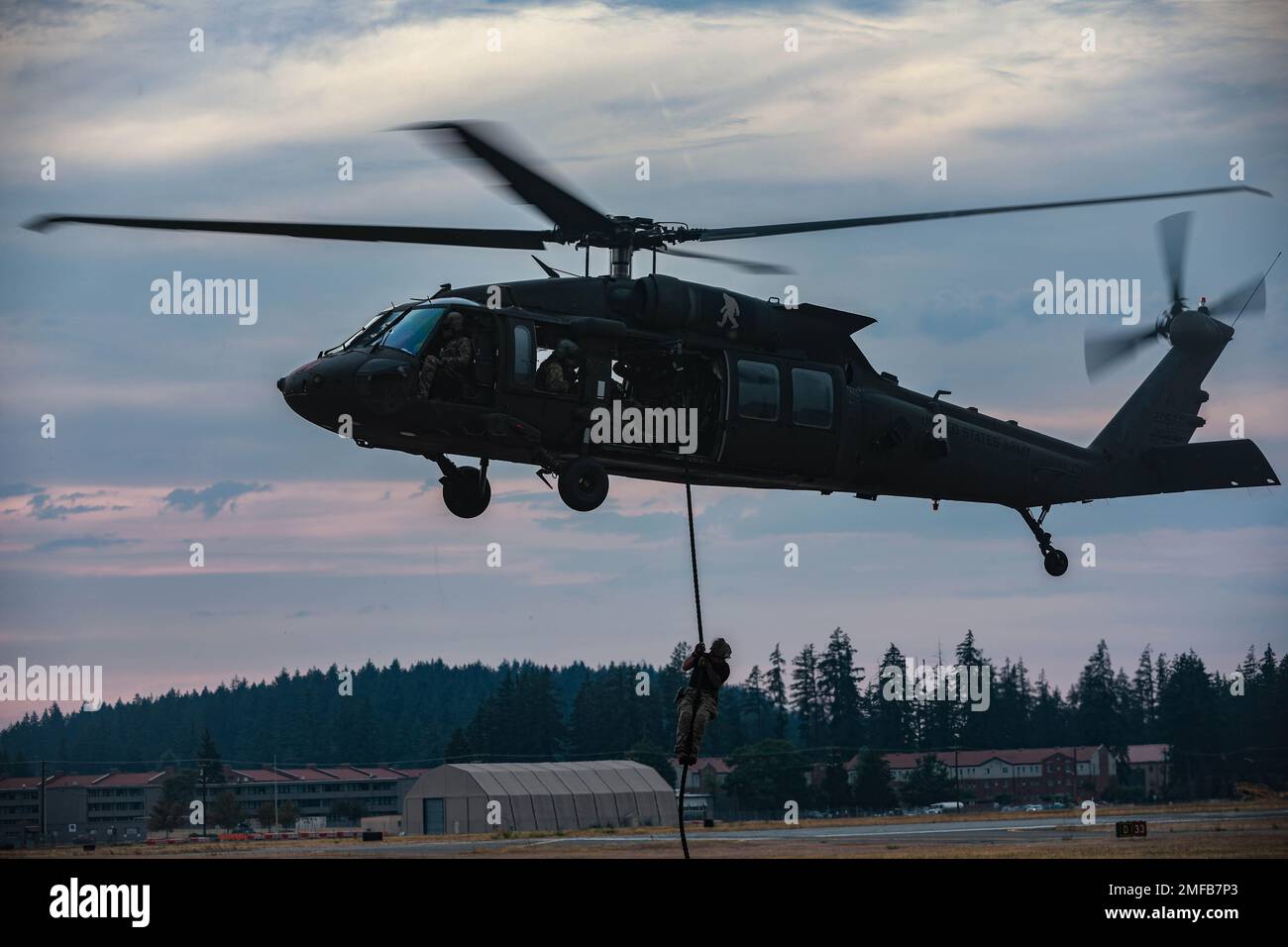 Soldiers from 1st Special Forces Group (Airborne), conduct Fast Rope ...