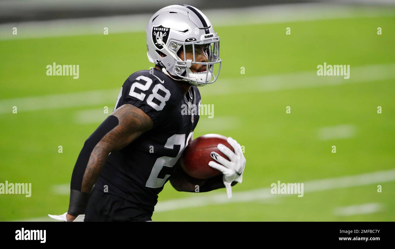 Las Vegas Raiders running back Josh Jacobs (28) warms up before an NFL ...