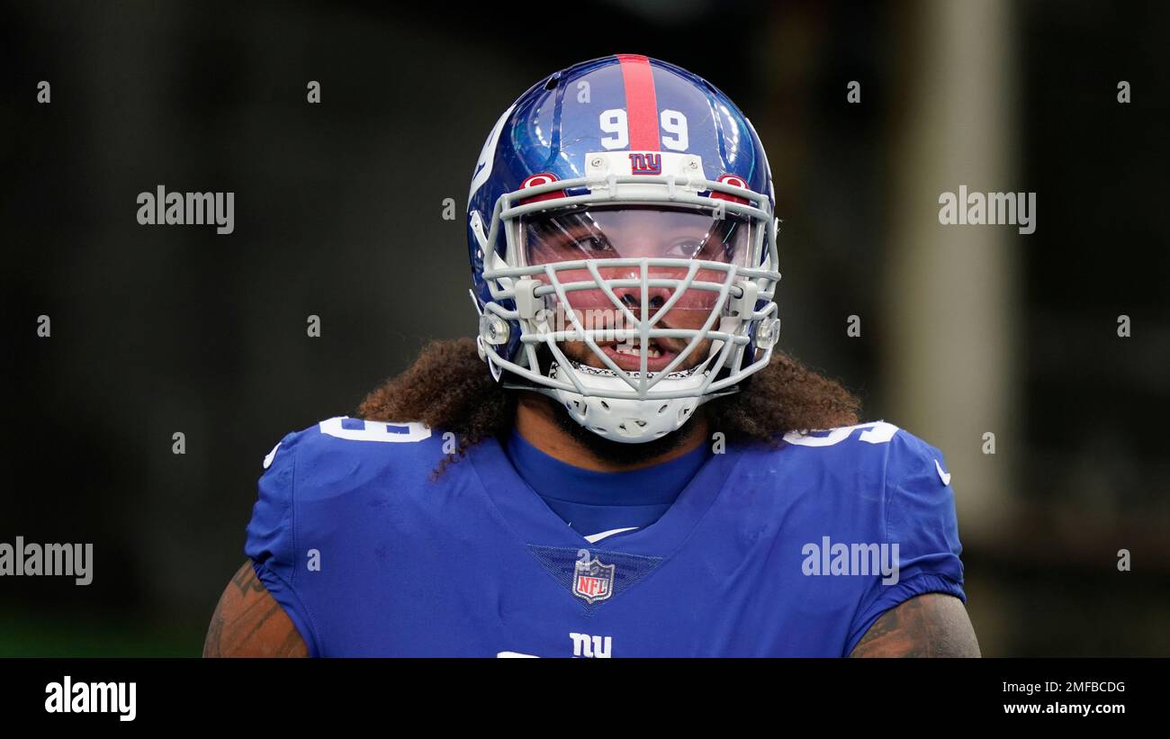 New York Giants' Leonard Williams warms-up before an NFL football game ...