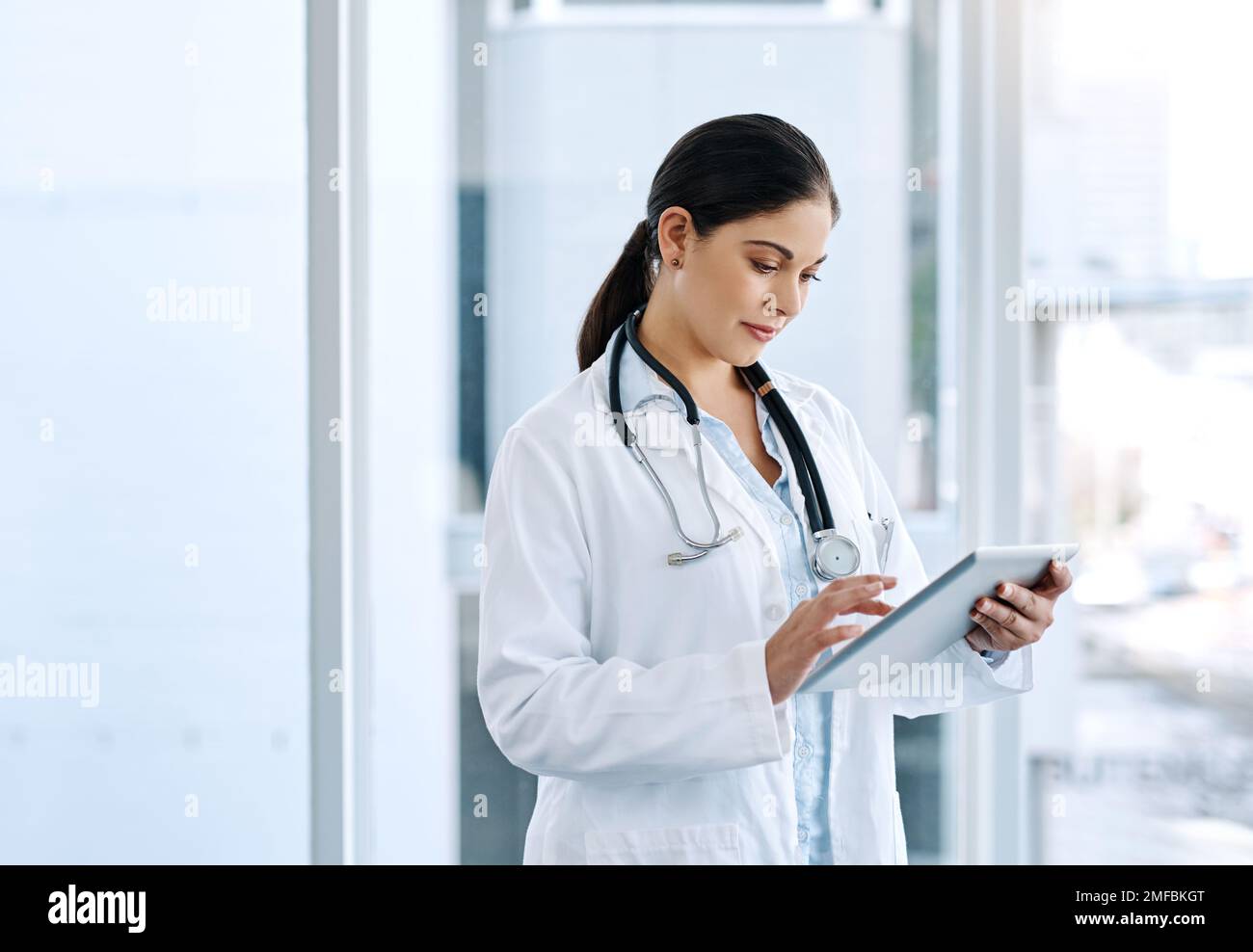 Woman taps tablet holding hi-res stock photography and images - Alamy
