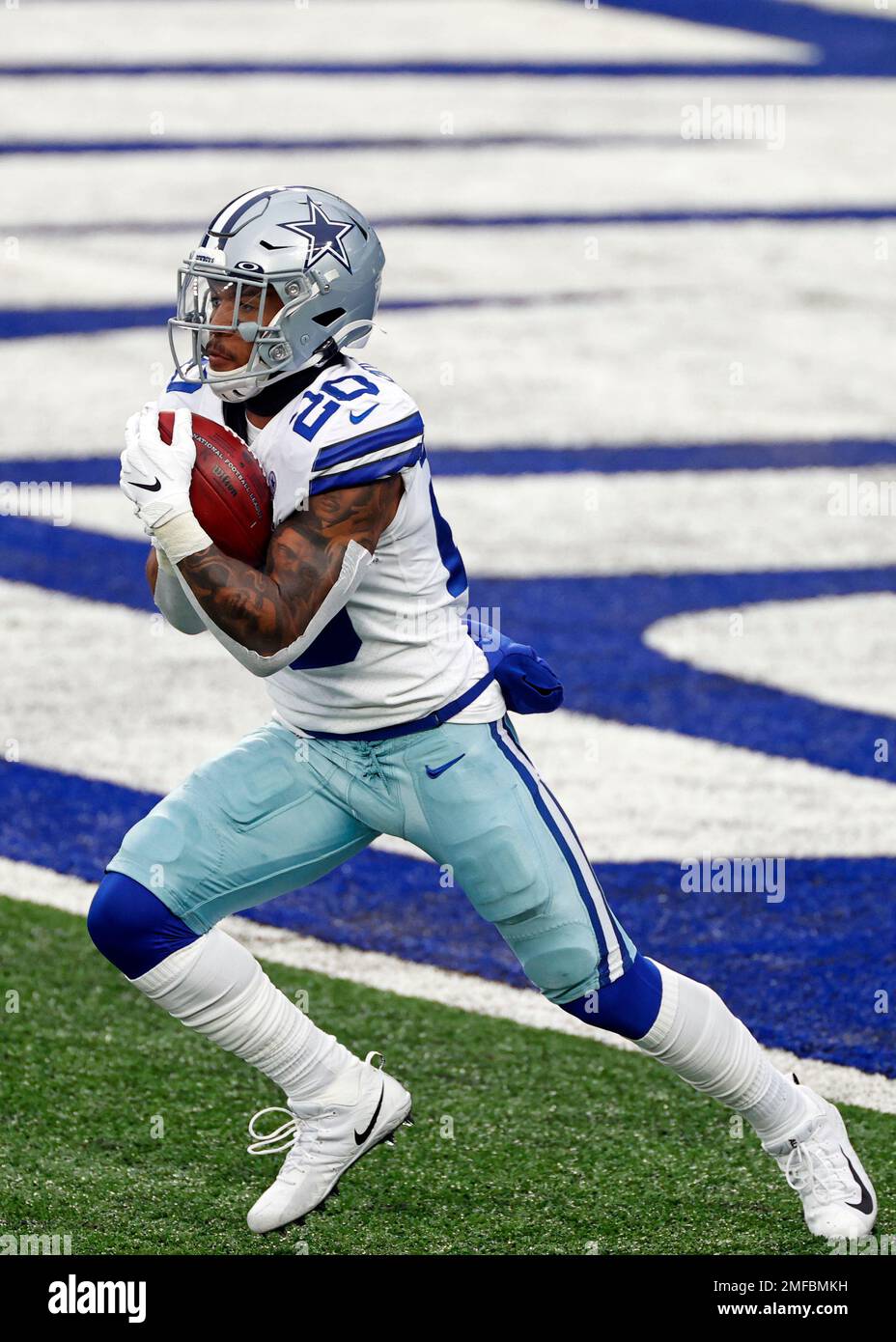 Dallas Cowboys running back Tony Pollard (20) in action during an NFL ...