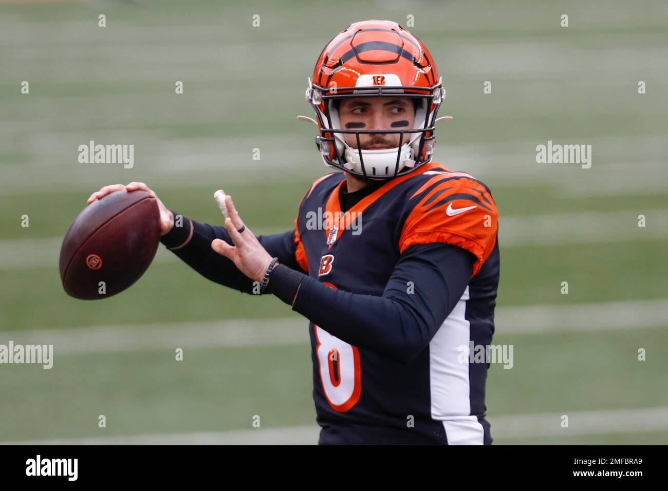Cincinnati Bengals quarterback Brandon Allen (8) warms up before an NFL ...