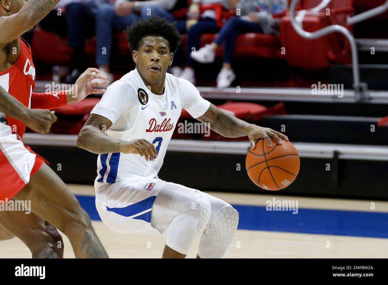 SMU guard Kendric Davis (3) dribbles toward the basket during the ...
